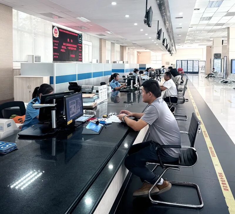 锦旗＋1！车管所跨市联动为企纾困_工作动态_综合动态_交警支队_常德市公安局